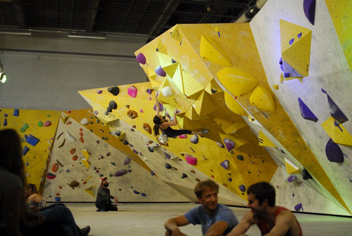Sterk: Boulderhal die uit zijn voegen barst | NKBV