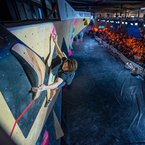 Lisa Klem en Amber Schiffeleers in actie op het Jeugd WK in Seoul | NKBV